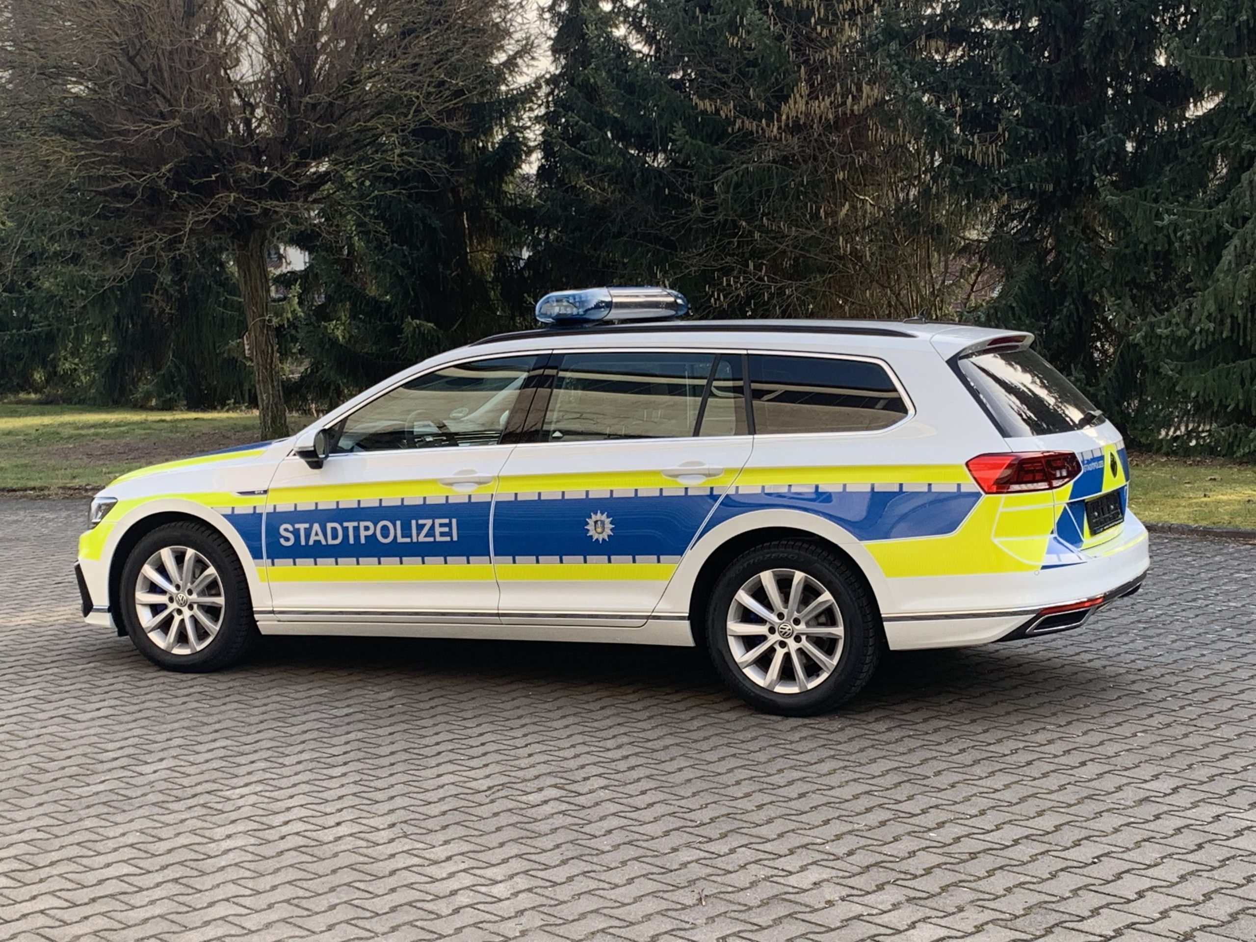 Stadtpolizei Steinbach im Taunus Passat GTE – TRELA Sondersignalanlagen